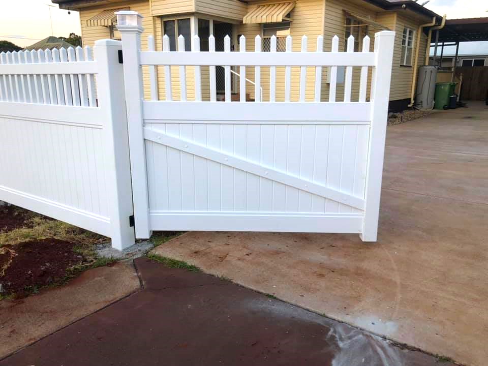 Picket-Top privacy fence «Eleanor» | Get Price | Order online ...