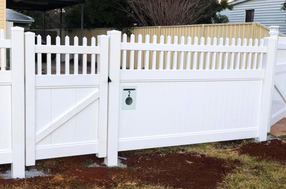 Picket-Top privacy fence «Eleanor» | Get Price | Order online ...