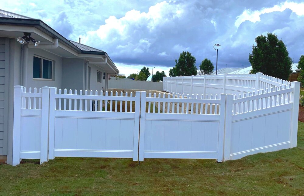 Picket-Top privacy fence «Eleanor» | Get Price | Order online ...